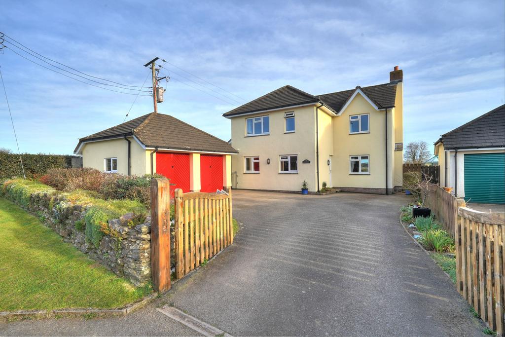 Merryfield, Roborough 4 bed detached house for sale - £450,000