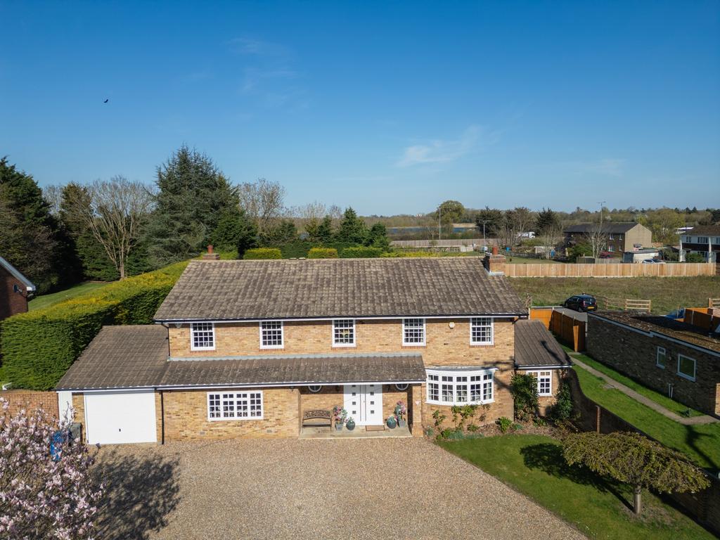 Slough Road, Datchet, SL3 6 bed detached house for sale - £1,700,000