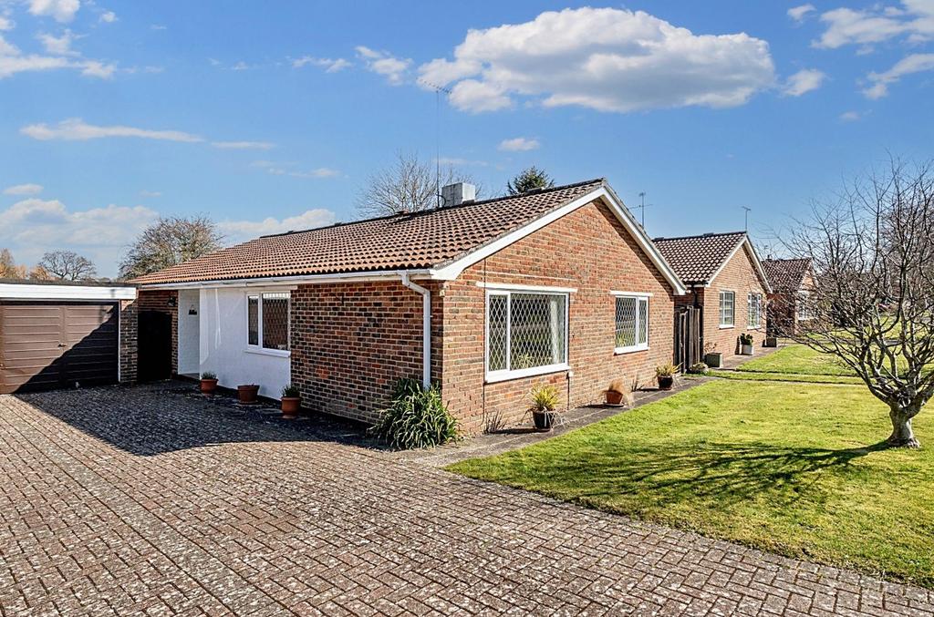 Martlets, West Chiltington, RH20 2 bed detached bungalow for sale - £ ...