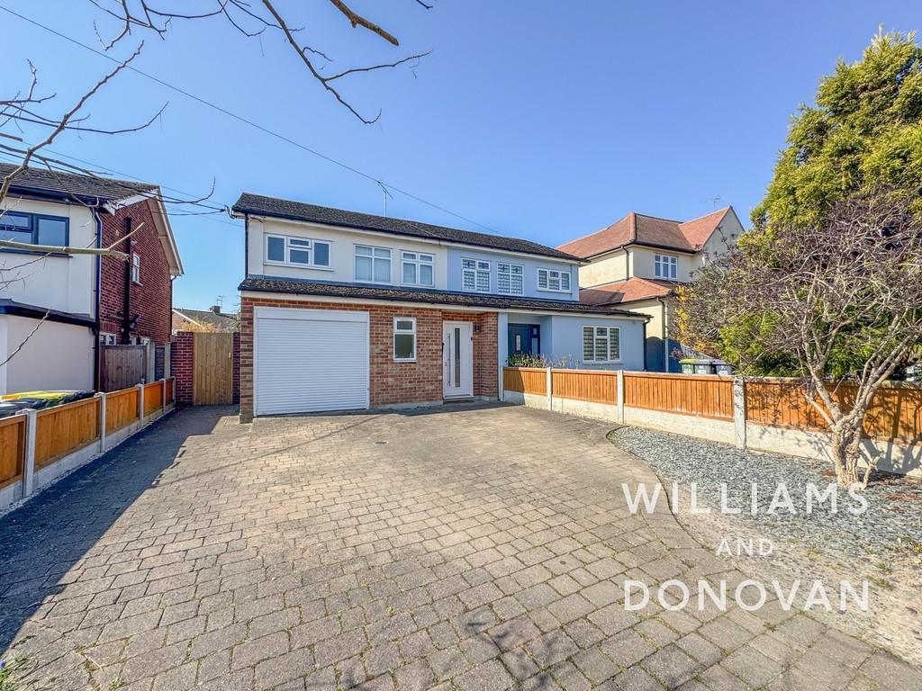 Daws Heath Road, Rayleigh 3 bed semi-detached house - £425,000