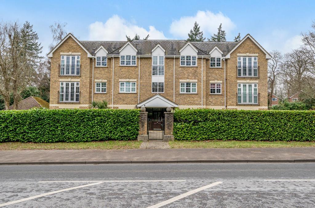Pennethorne, Portsmouth Road, GU15 2 bed apartment for sale - £305,000
