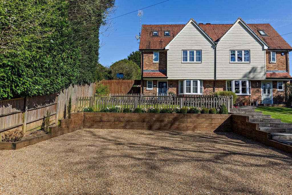 Rosemount Gardens, Weavering, Maidstone 4 bed semi-detached house - £ ...