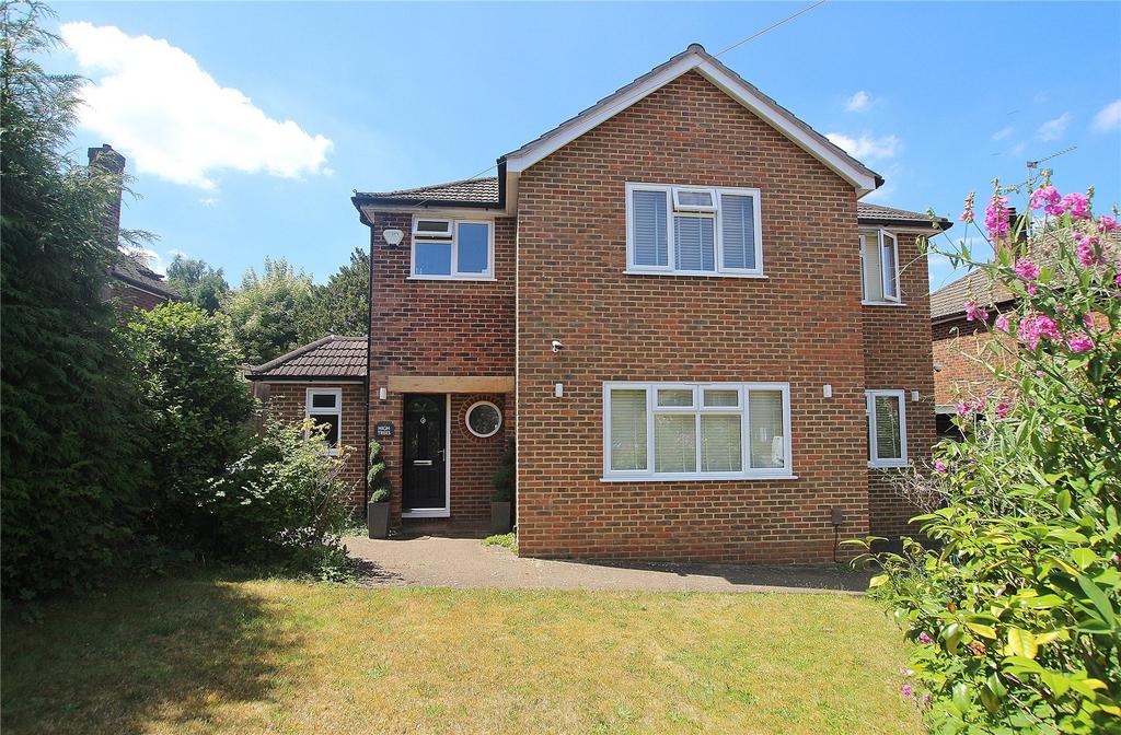 Bagshot Road, Woking GU24 4 bed detached house for sale - £820,000