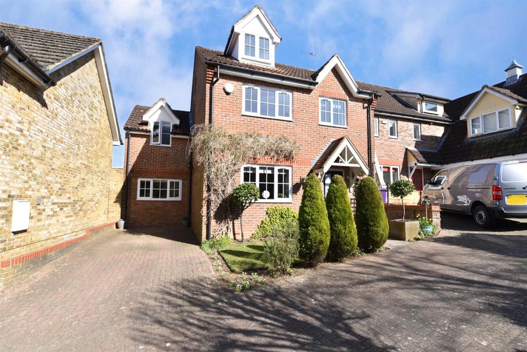 Great Ashby Way, Stevenage 5 bed detached house - £625,000