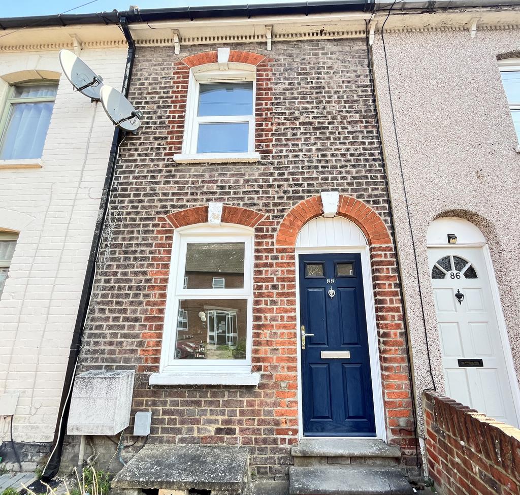 Dunstable LU6 2 bed terraced house - £1,250 pcm (£288 pw)