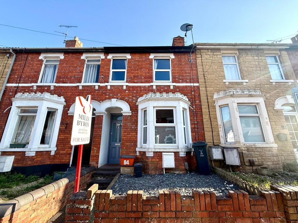 Old Town, Swindon SN1 2 bed terraced house for sale - £200,000