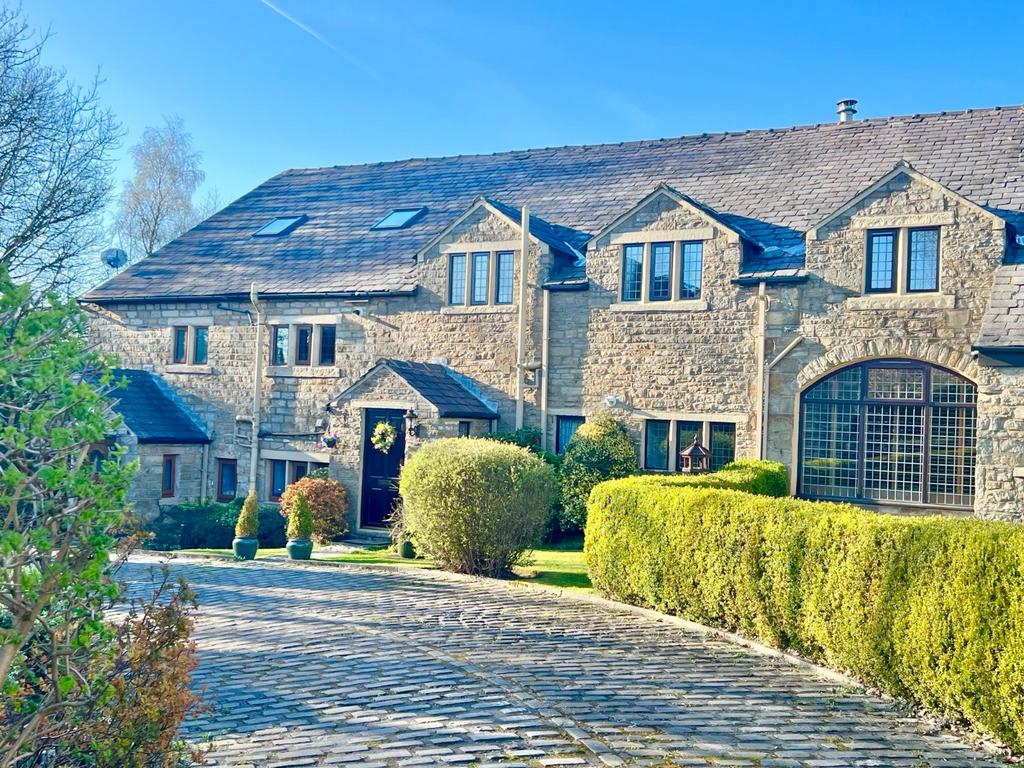 Cragg Fold, Bury BL9 3 bed cottage - £365,000