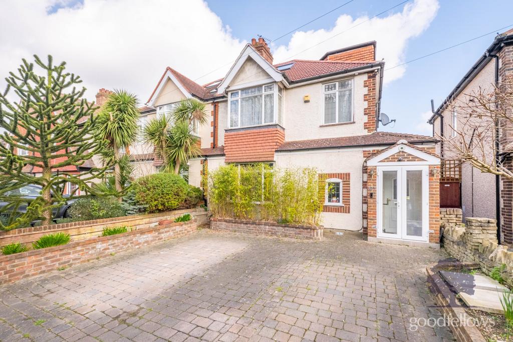 Commonside East, Mitcham CR4 5 bed house to rent - £2,850 pcm (£658 pw)