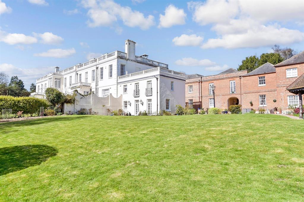 Barham Mews, Teston, Maidstone, Kent 2 bed ground floor flat for sale ...