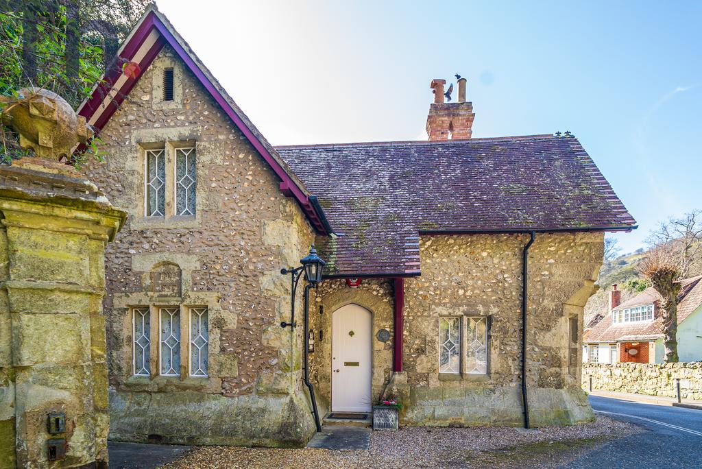 Bonchurch Village Road, Ventnor PO38 2 bed cottage for sale - £250,000