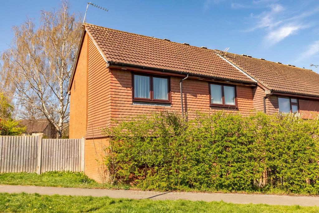 Peverel Road, Crawley RH11 3 bed end of terrace house - £365,000