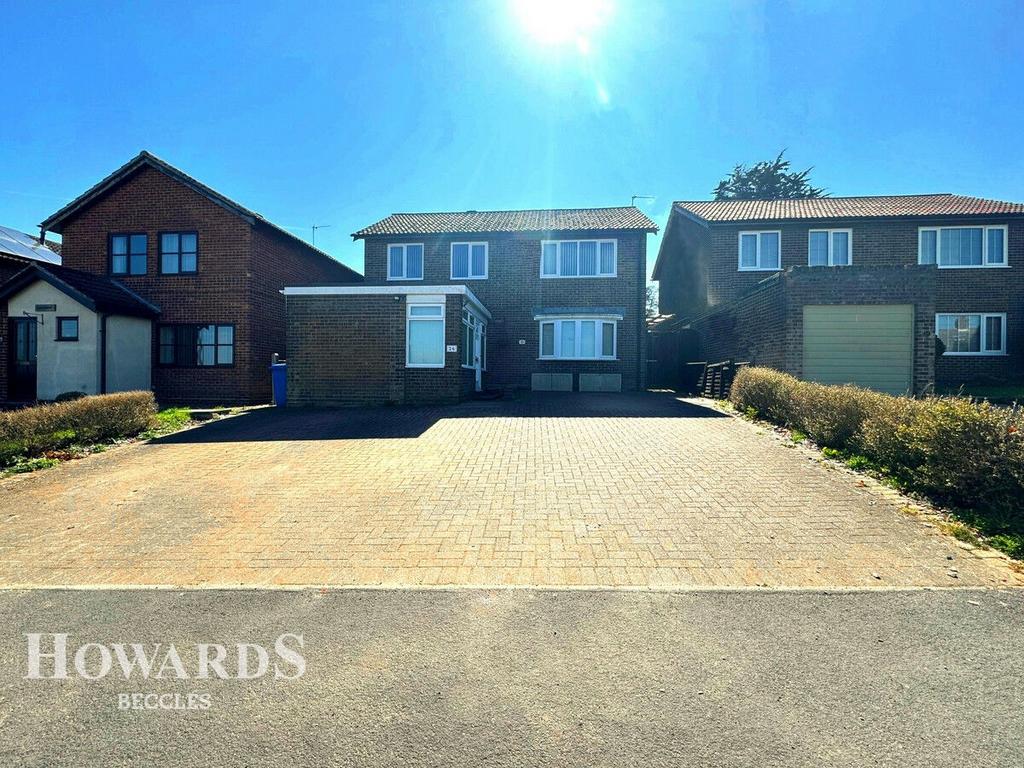 Coney Hill, Beccles 5 bed detached house for sale - £300,000
