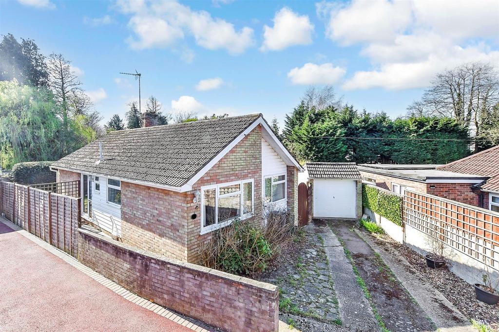 Tabret Close, Kennington, Ashford, Kent 2 bed bungalow for sale - £325,000