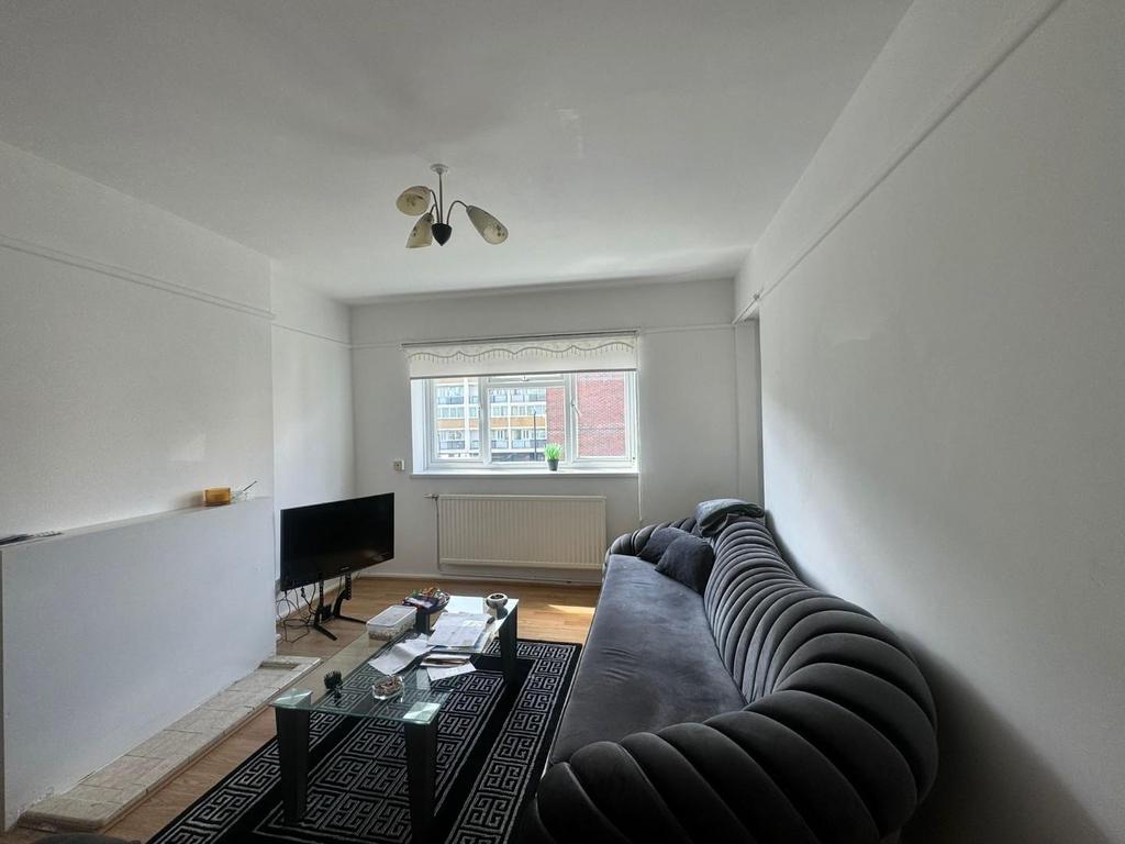 Campsbourne Road, London 1 bed flat - £1,490 pcm (£344 pw)