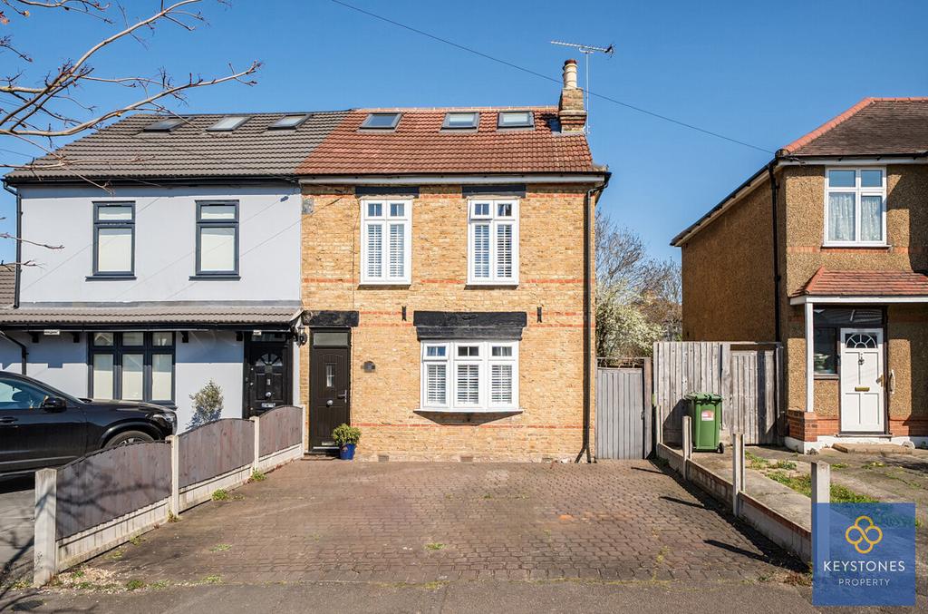 Mawney Road, Romford, RM7 4 bed semi-detached house for sale - £550,000