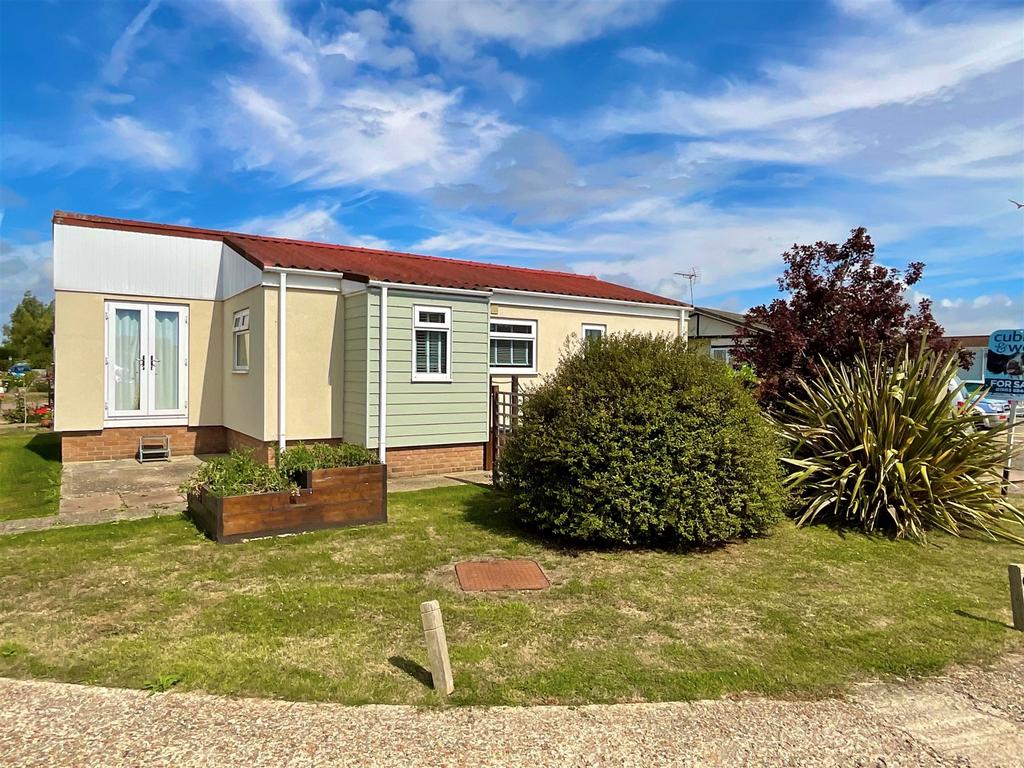 Kingsmead, Lyminster, West Sussex 2 bed park home for sale - £185,000