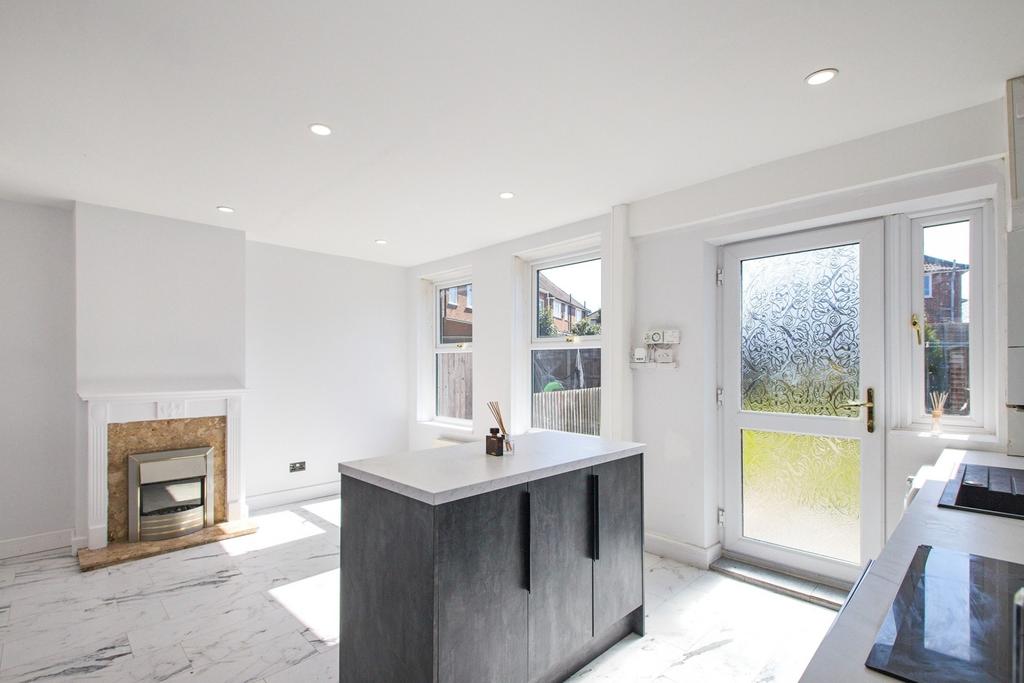 Dunkery Road London SE9 2 bed terraced house - £2,000 pcm (£462 pw)