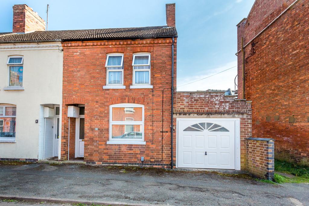Roberts Street, Rushden NN10 2 bed end of terrace house - £180,000