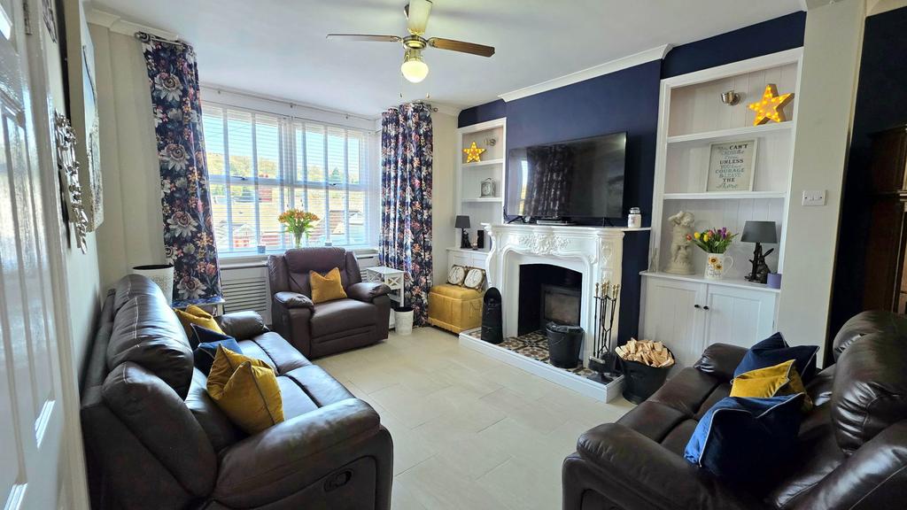 College Terrace, Pontypool NP4 3 bed terraced house - £190,000
