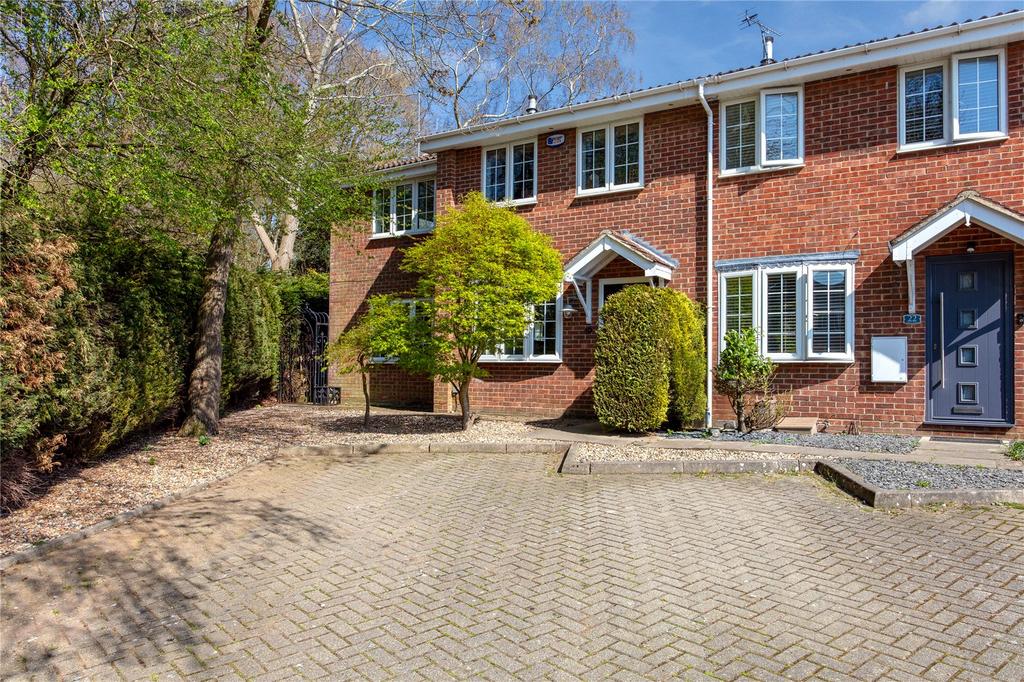 Farm Close, Ampthill, Bedfordshire, MK45 4 bed end of terrace house for ...