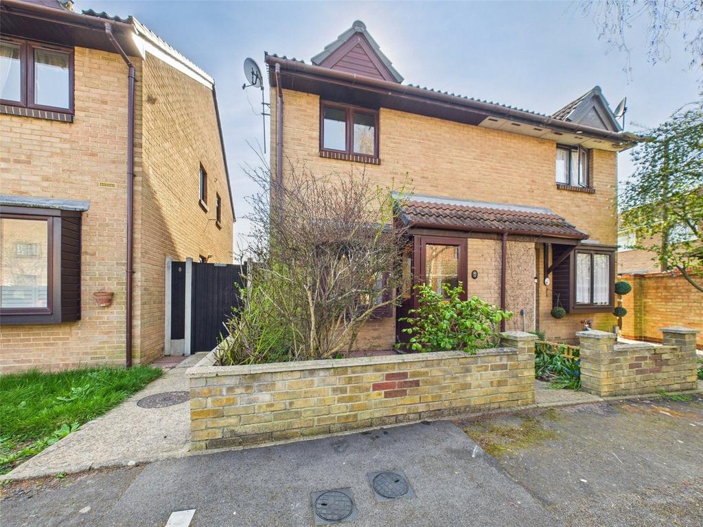Crawford Compton Close, Hornchurch RM12 1 bed semi-detached house - £ ...