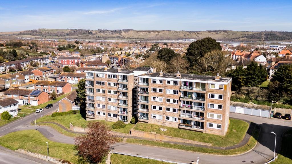 Collingwood Rise, Folkestone, CT20 2 bed flat - £170,000