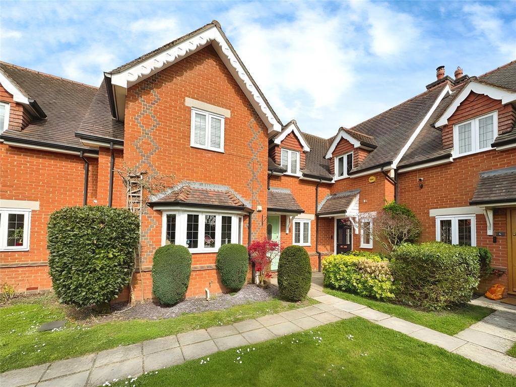 Vicarage Court, Shinfield RG2 3 bed terraced house for sale - £600,000