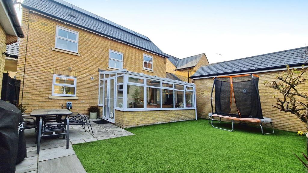 Newell Road, Stansted CM24 3 bed detached house - £475,000