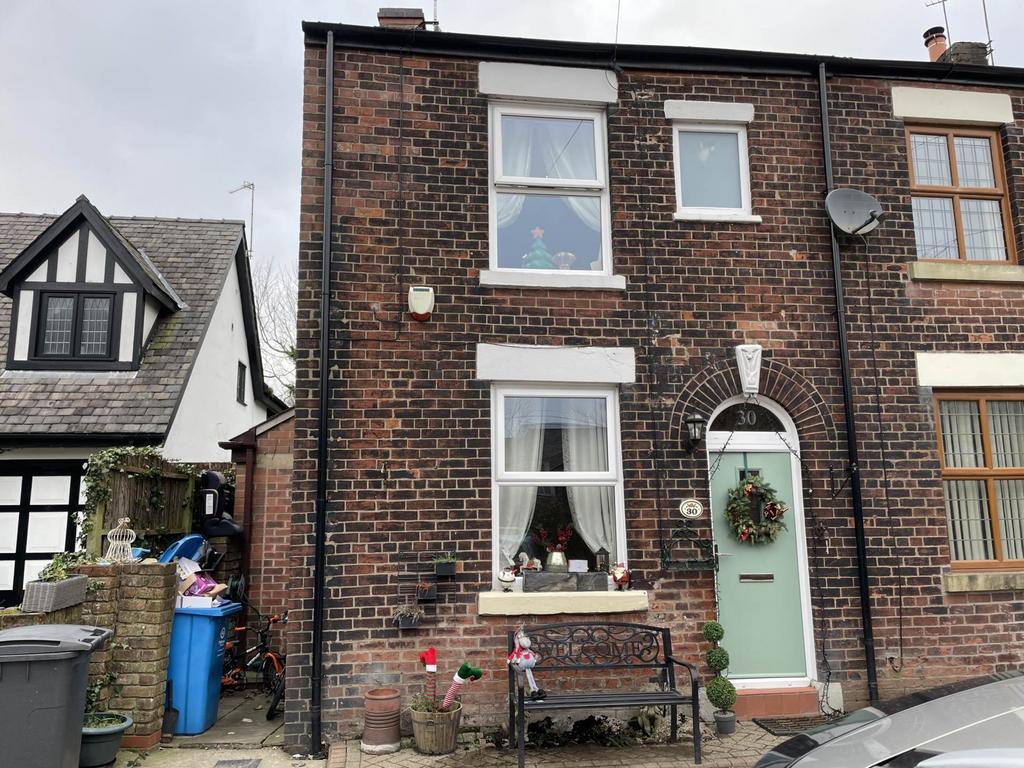 Chadderton Fold, Oldham OL1 2 bed semi-detached house - £300,000