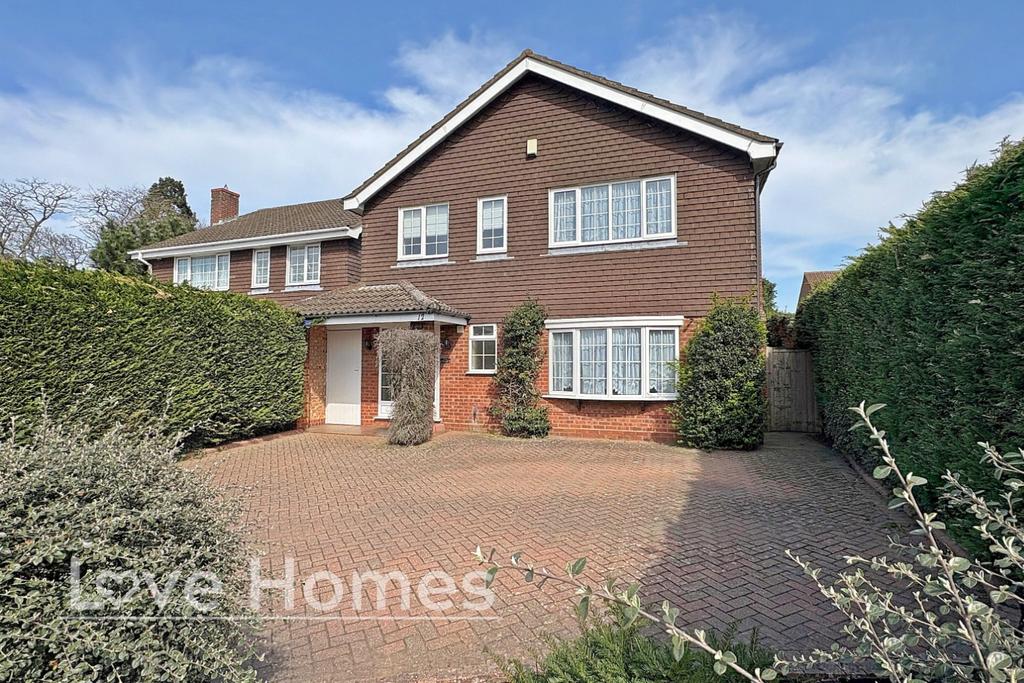 High Street, Flitwick 4 bed detached house - £500,000