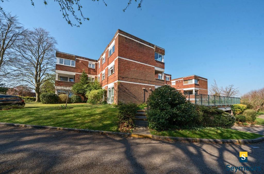 Hipley Court, Guildford GU1 2 bed flat - £350,000