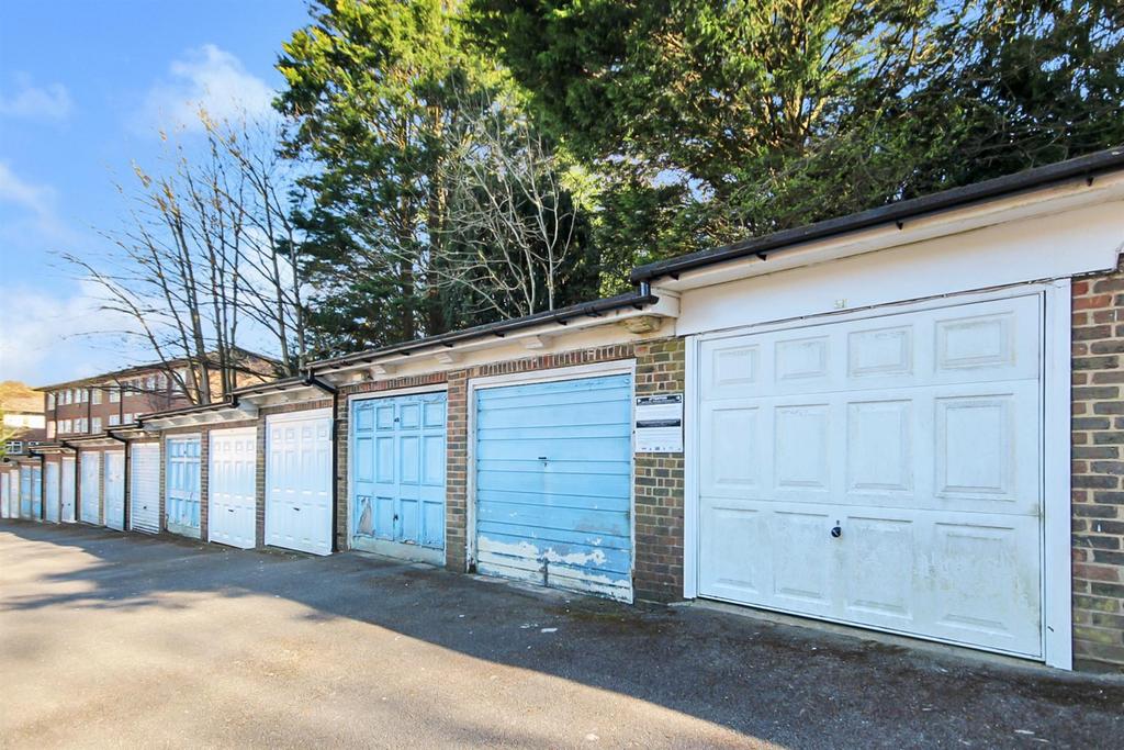 Regency Court, Withdean Rise, Brighton Garage - £125 pcm (£29 pw)