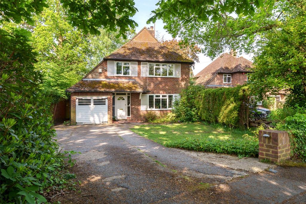 Frog Hall Drive, Berkshire RG40 4 bed detached house - £800,000