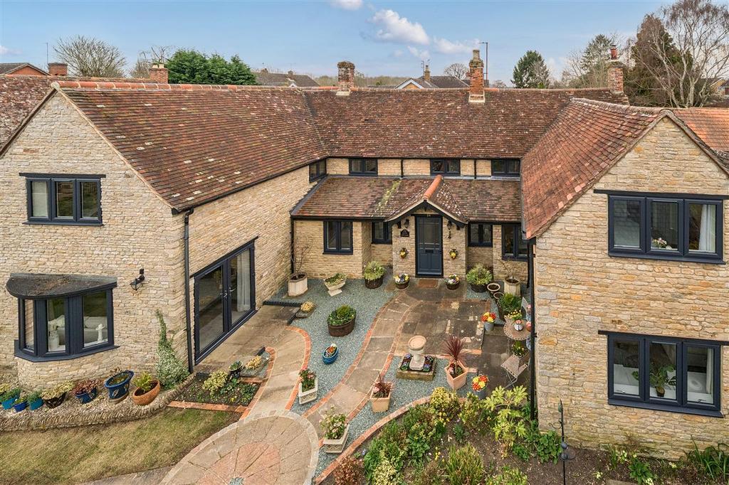 Sharnbrook MK44 5 bed detached house for sale - £825,000
