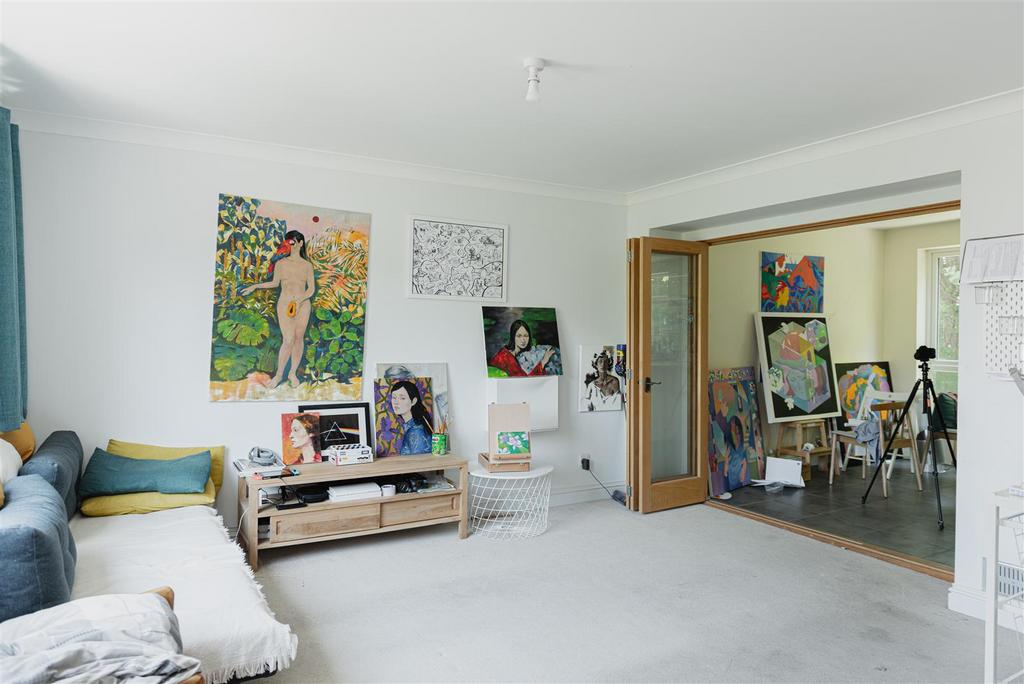 Harrison Close, Reigate 2 bed duplex to rent - £1,700 pcm (£392 pw)