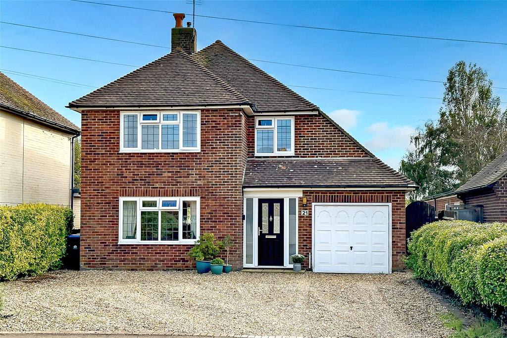 Cove Road, Rustington, West Sussex 4 bed detached house - £700,000