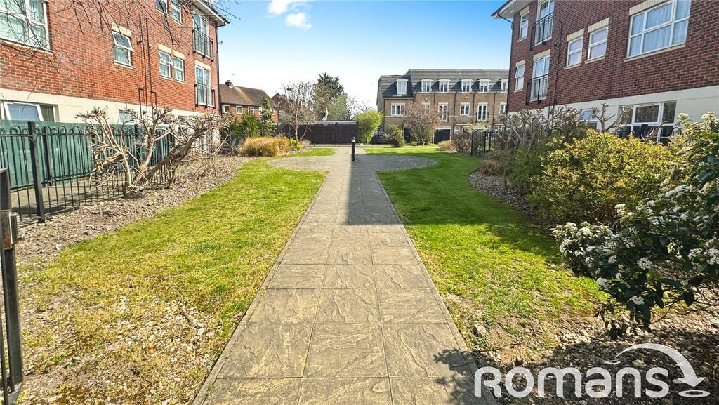Waterloo Road, Uxbridge 2 bed apartment for sale - £315,000