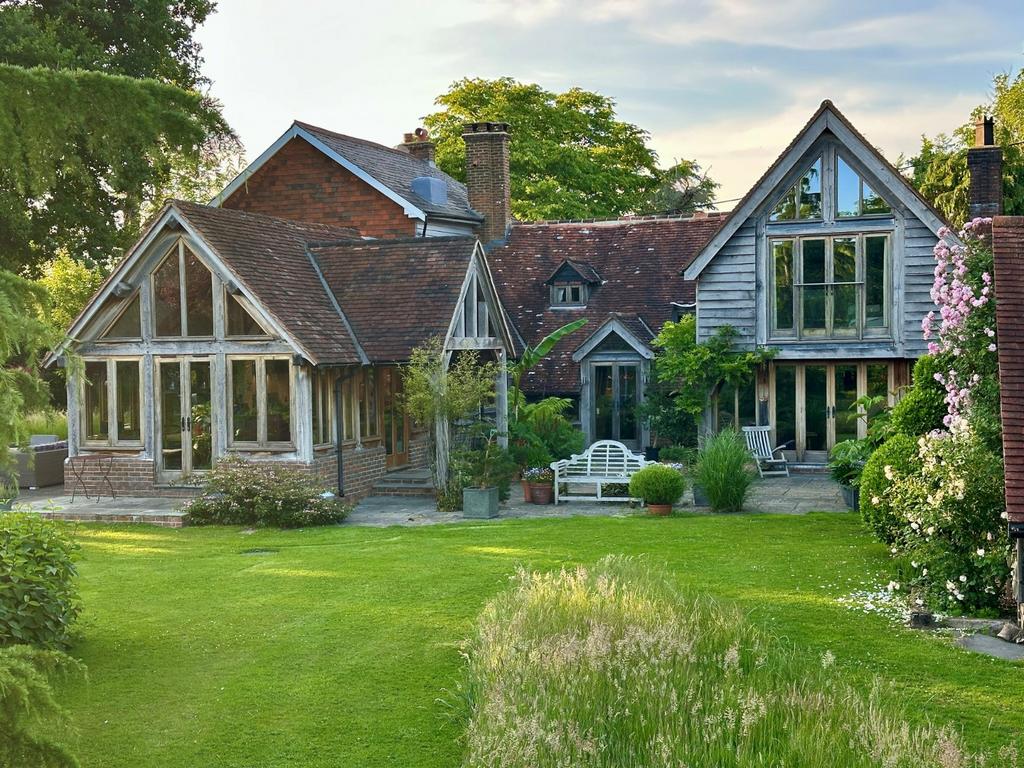 Rusper Road, Ifield, West Sussex 5 bed detached house for sale - £1,250,000