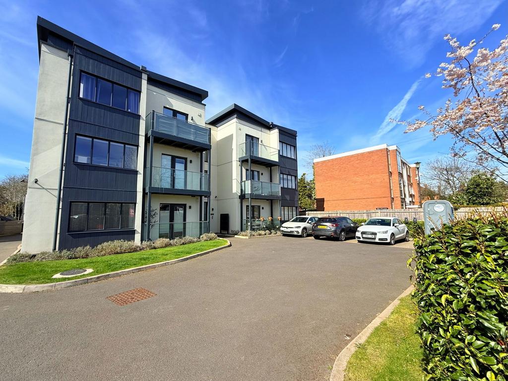 Loxley Court, Baldwins Lane, Hall Green 2 bed flat for sale - £220,000
