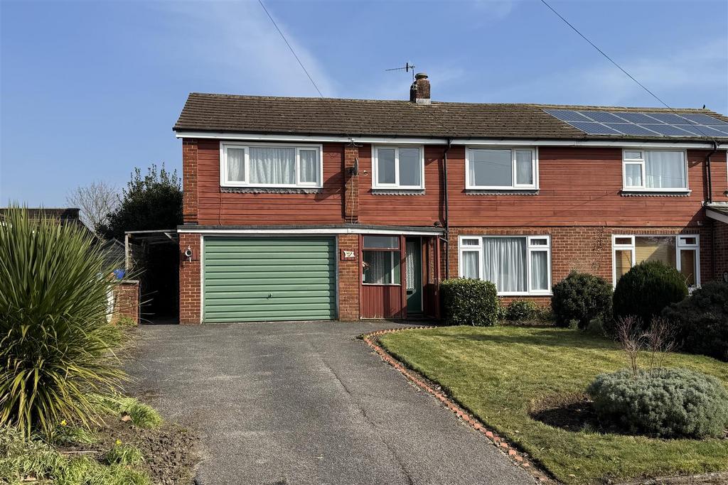 Farncombe 4 bed semi-detached house for sale - £550,000