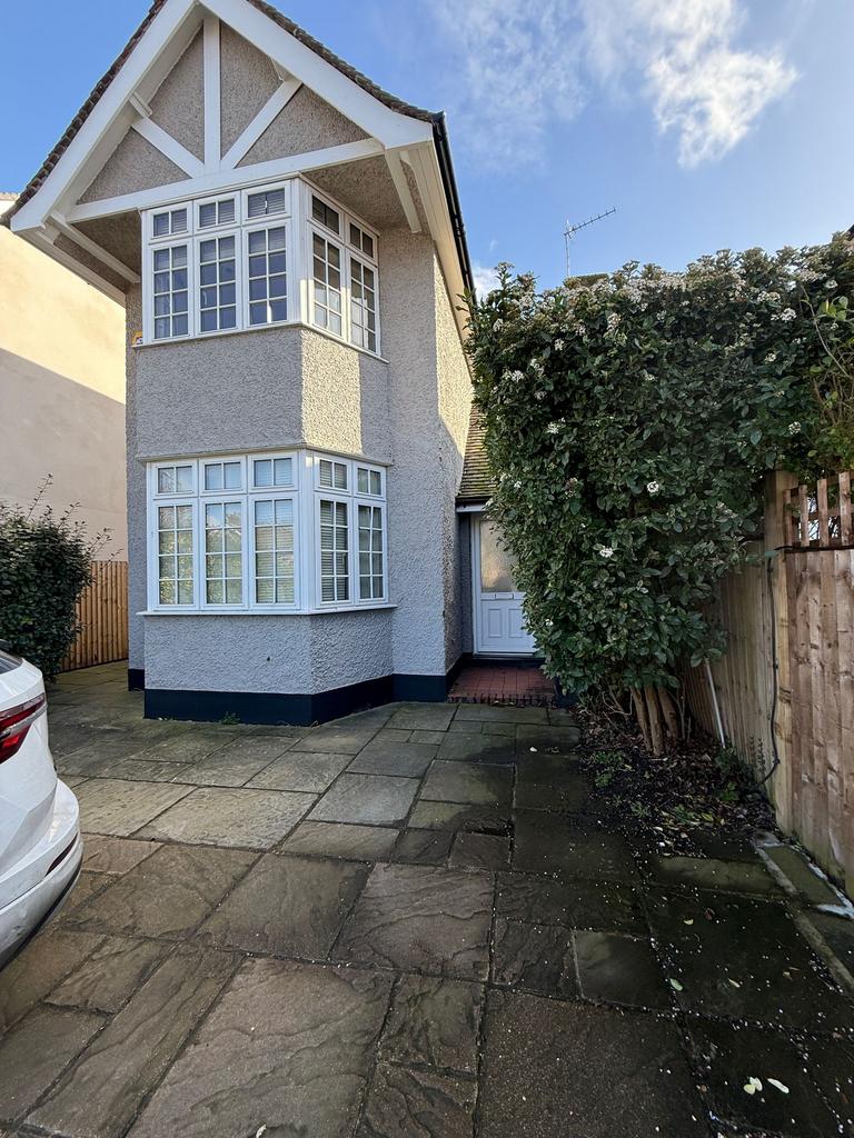 Shepherds Lane, Dartford DA1 2 bed semi-detached house to rent - £2,450 pcm (£565 pw)