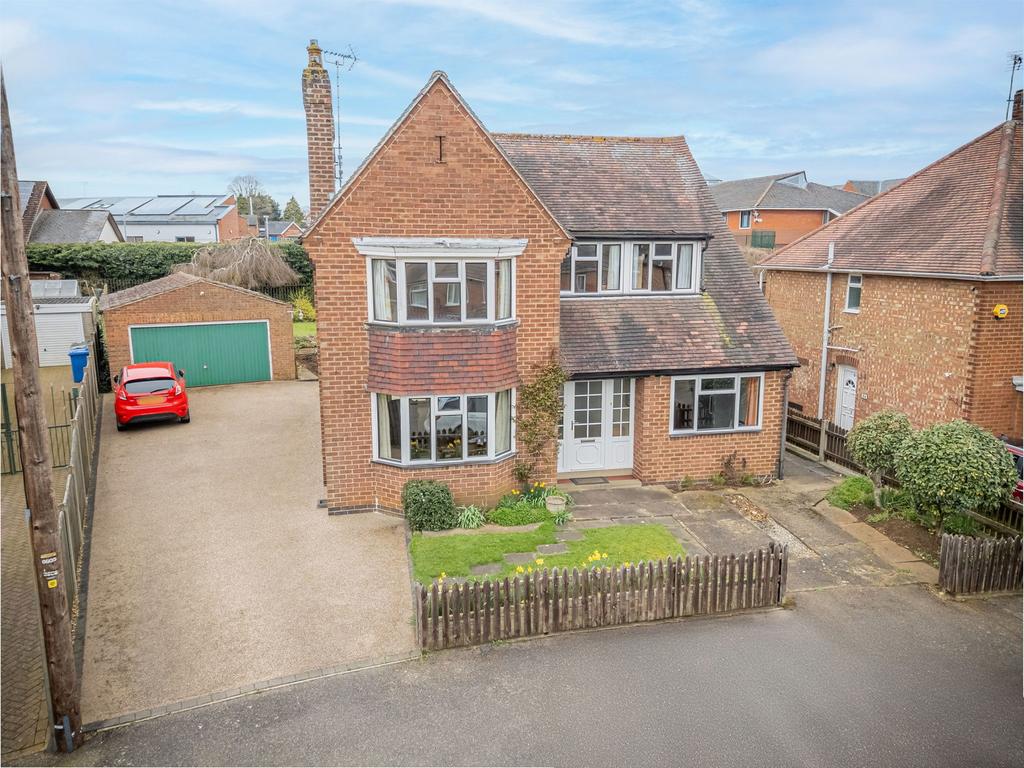 Larch Road, Kettering NN15 4 bed detached house for sale - £395,000