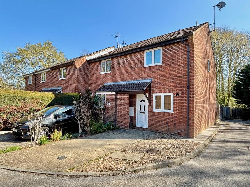 Cross Keys Close, Sevenoaks 2 bed end of terrace house - £400,000