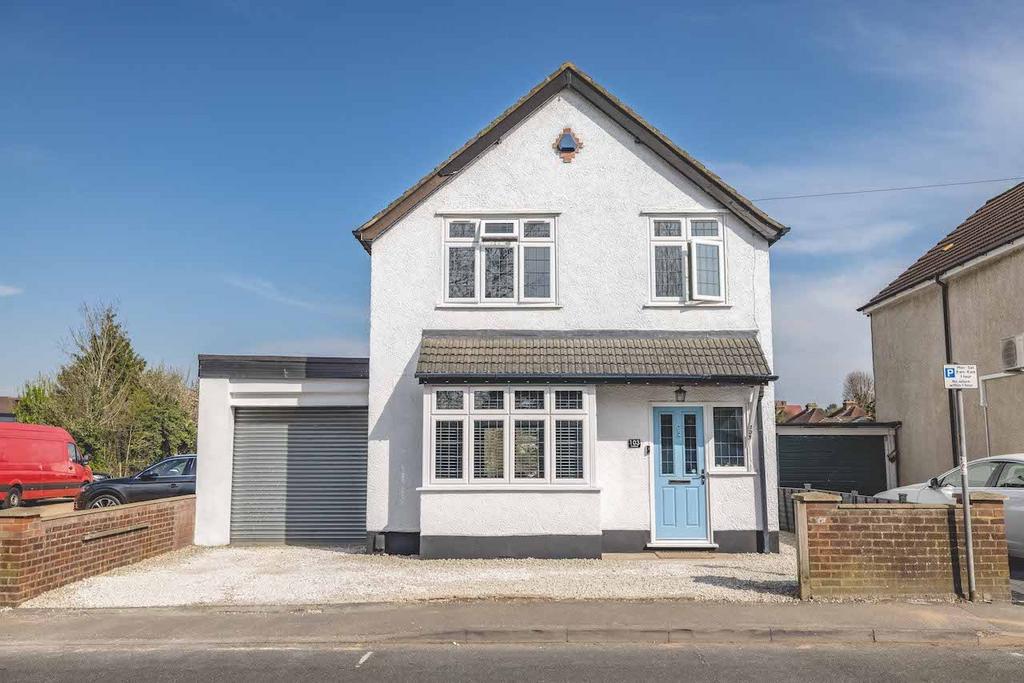 Stomp Road, Burnham SL1 3 bed detached house for sale - £600,000