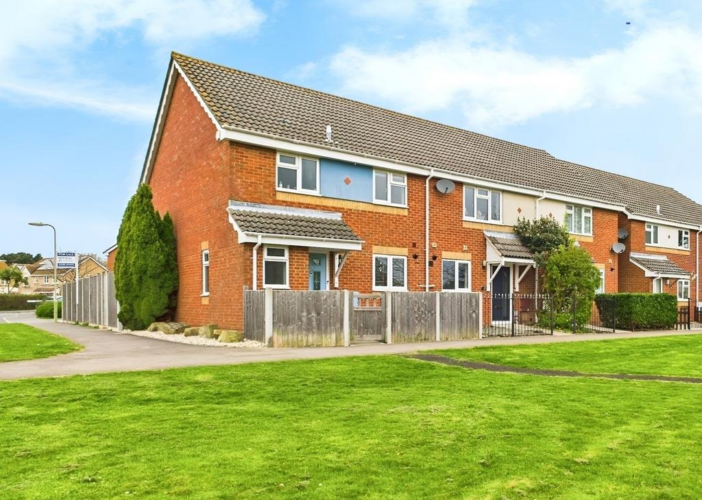 Spitfire Way, Southampton SO31 3 bed end of terrace house - £390,000