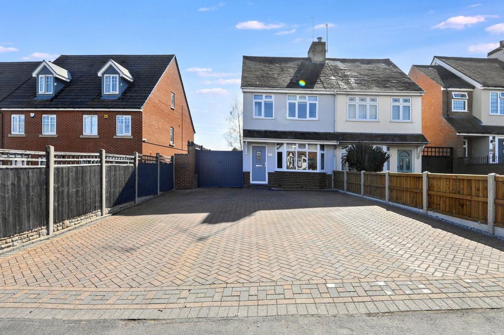 High Street, Stourbridge DY8 2 bed semi-detached house - £260,000