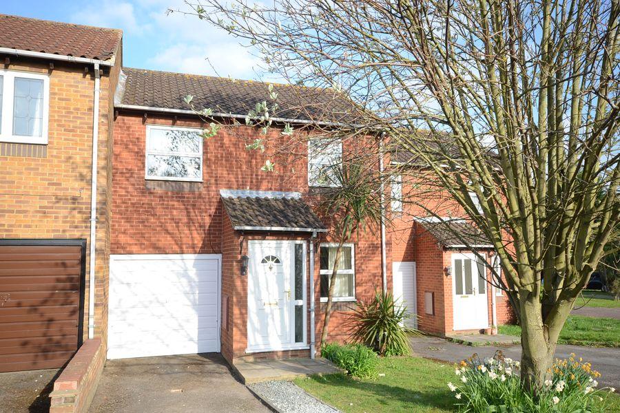 Chilcombe Way, Lower Earley, Reading... 3 bed terraced house - £1,700 ...