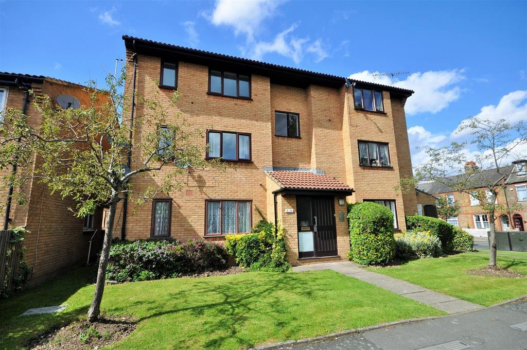 Hogarth Crescent, Colliers Wood SW19 1 bed flat to rent - £1,300 pcm (£ ...