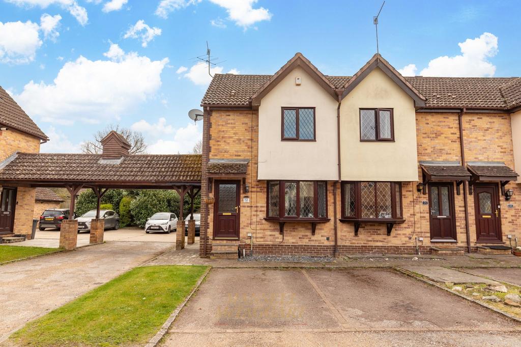 Brookview, Crawley RH10 2 bed end of terrace house - £350,000