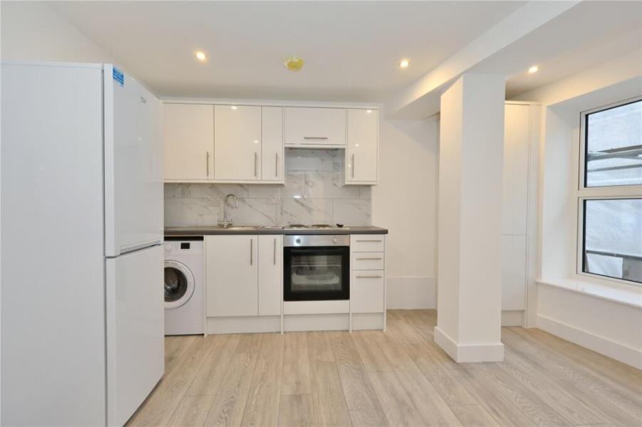 22 Commercial Way, Woking GU21 1 bed penthouse to rent - £1,300 pcm (£ ...